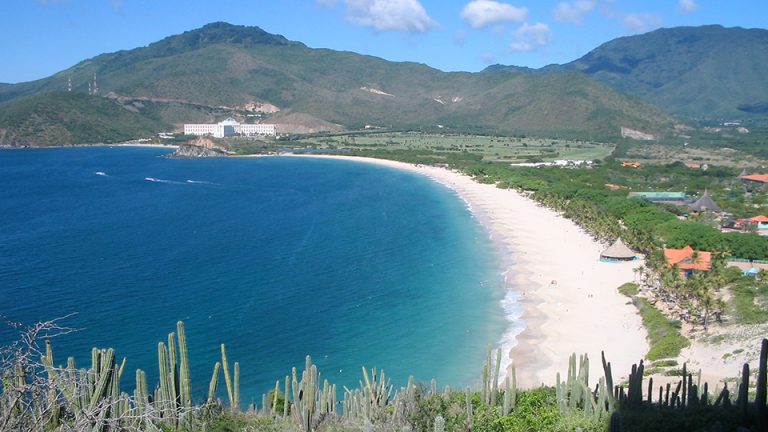 Infinito Catamaranes promueve el turismo en la Isla de Cubagua